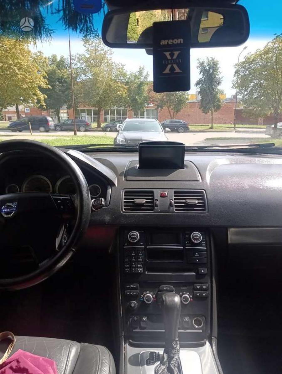 Grey Volvo XC90 2007 in Siauliai, with an engine capacity of 2.40 L and mileage of 297 thousand km for 6800 €, photo 13 on AUTOMOTO.COM.LV