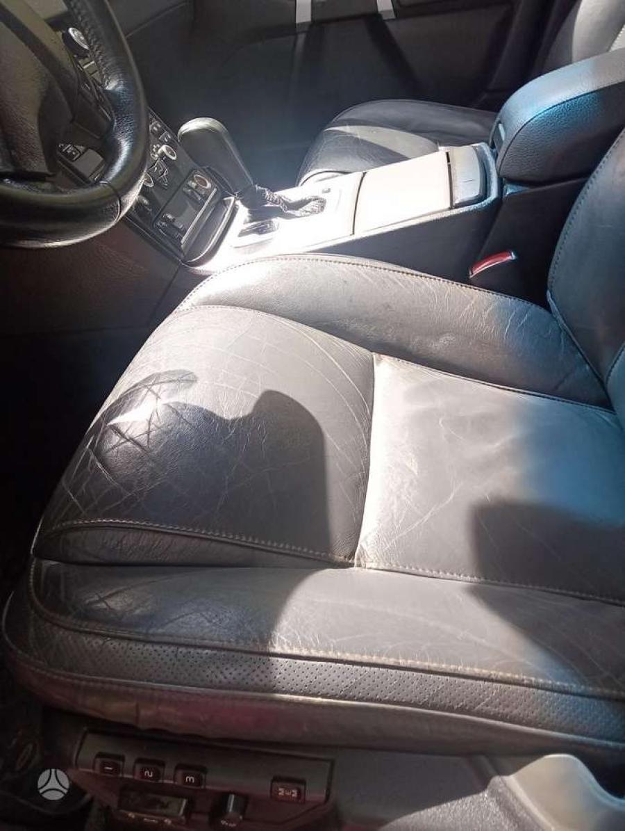 Grey Volvo XC90 2007 in Siauliai, with an engine capacity of 2.40 L and mileage of 297 thousand km for 6800 €, photo 16 on AUTOMOTO.COM.LV