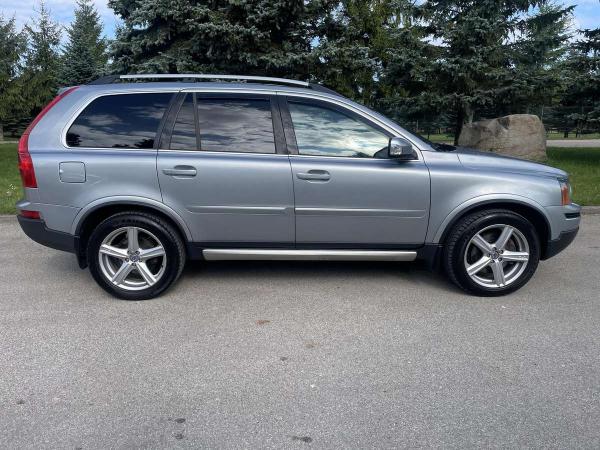 Grey Volvo XC90 2007 in Siauliai, with an engine capacity of 2.40 L and mileage of 298 thousand km for 6199 €, photo 6 on AUTOMOTO.COM.LV