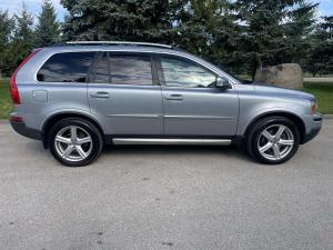 Grey Volvo XC90 2007 in Siauliai, with an engine capacity of 2.40 L and mileage of 298 thousand km for 6199 €, photo 6 on AUTOMOTO.COM.LV