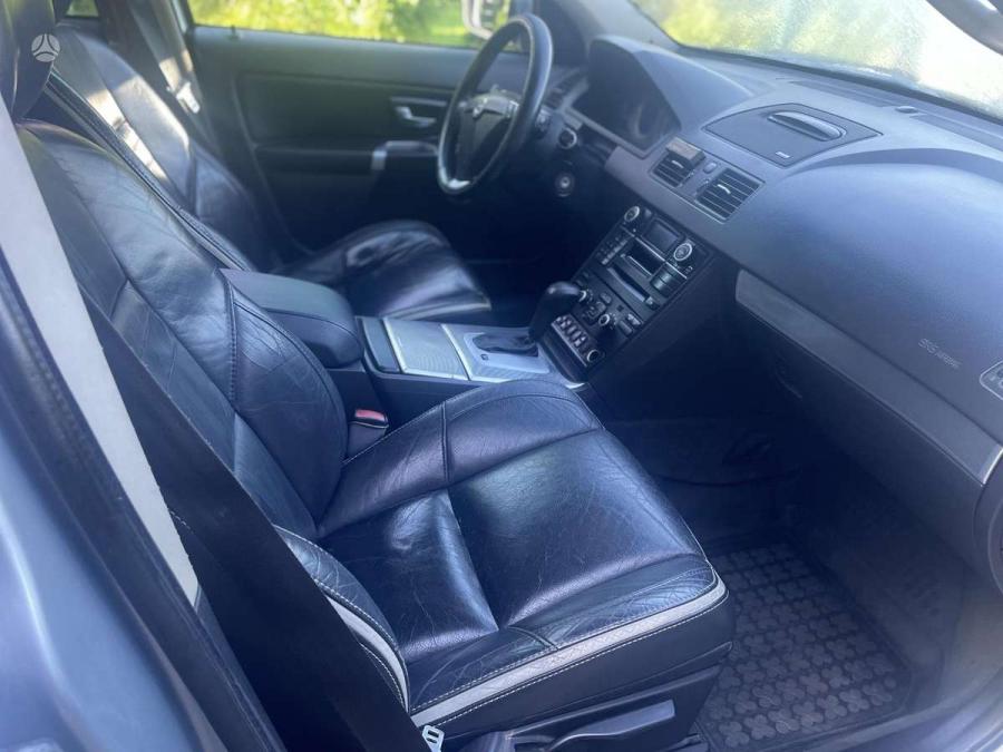 Grey Volvo XC90 2007 in Siauliai, with an engine capacity of 2.40 L and mileage of 298 thousand km for 6199 €, photo 11 on AUTOMOTO.COM.LV