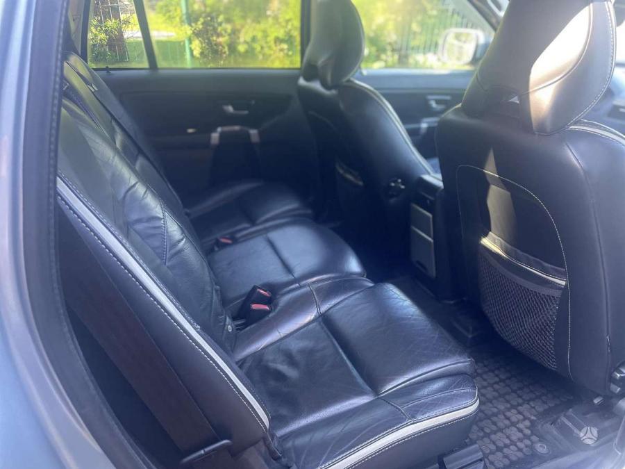 Grey Volvo XC90 2007 in Siauliai, with an engine capacity of 2.40 L and mileage of 298 thousand km for 6199 €, photo 12 on AUTOMOTO.COM.LV