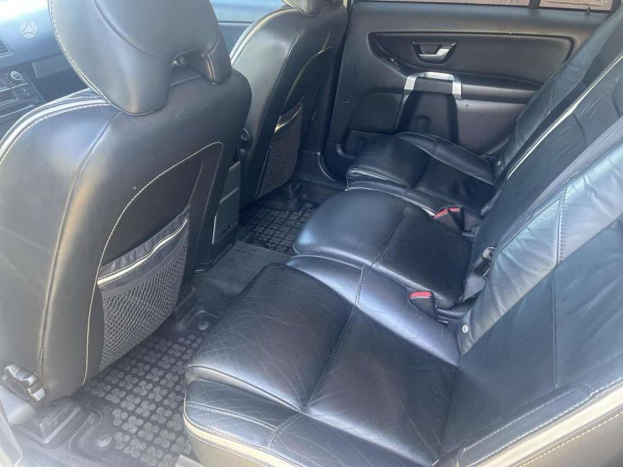 Grey Volvo XC90 2007 in Siauliai, with an engine capacity of 2.40 L and mileage of 298 thousand km for 6199 €, photo 14 on AUTOMOTO.COM.LV