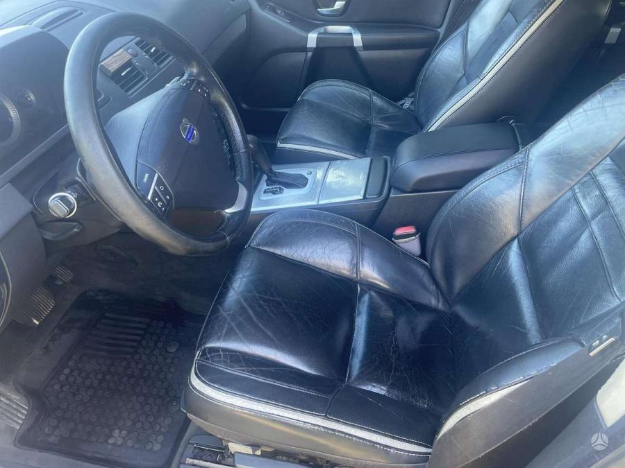 Grey Volvo XC90 2007 in Siauliai, with an engine capacity of 2.40 L and mileage of 298 thousand km for 6199 €, photo 15 on AUTOMOTO.COM.LV