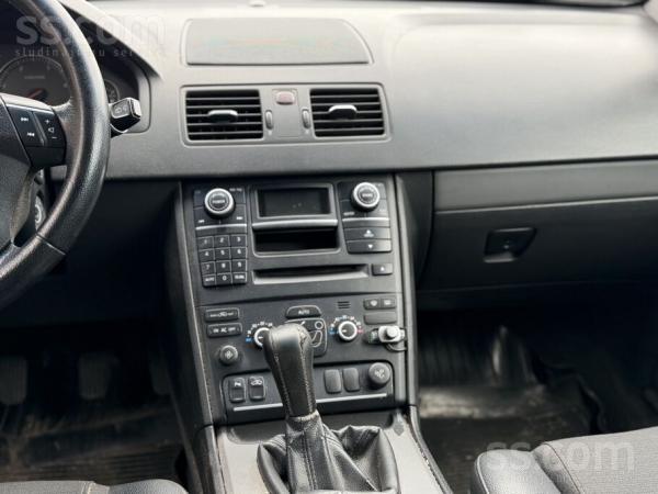 Volvo XC90 2007 Rīga vietnē Pelēks Volvo XC90 2007 Rīga, ar dzinēja tilpumu 2.40 L un nobraukumu 465 tūkst. km par 3790 €, foto 6 vietnē AUTOMOTO.COM.LV