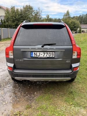Grey Volvo XC90 2007 in Riga, with an engine capacity of 2.40 L and mileage of 301 thousand km for 4900 €, photo 3 on AUTOMOTO.COM.LV