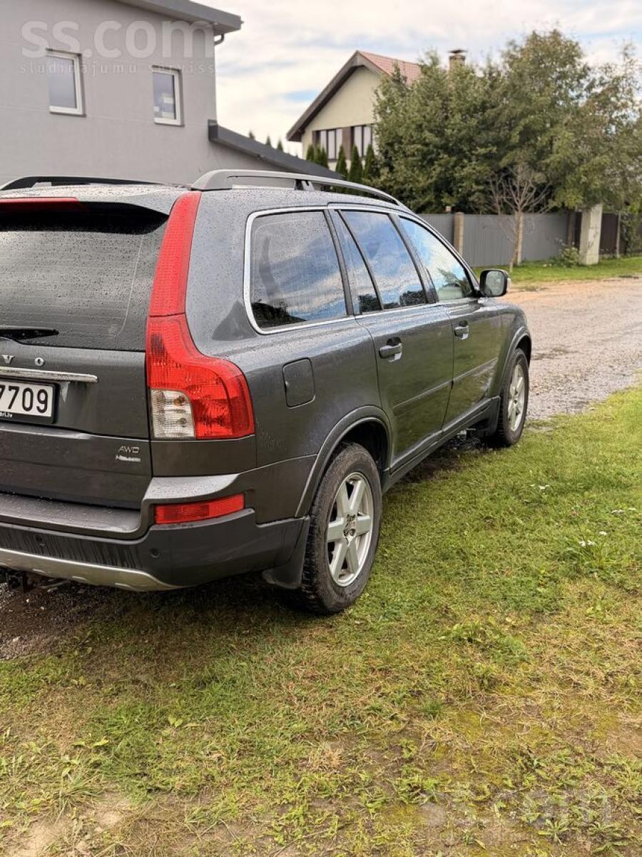 Grey Volvo XC90 2007 in Riga, with an engine capacity of 2.40 L and mileage of 301 thousand km for 4900 €, photo 7 on AUTOMOTO.COM.LV