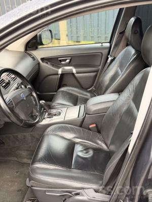 Grey Volvo XC90 2007 in Riga, with an engine capacity of 2.40 L and mileage of 301 thousand km for 4900 €, photo 10 on AUTOMOTO.COM.LV