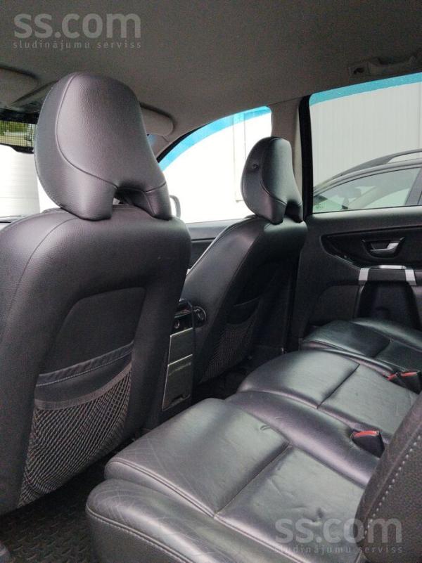 Volvo XC90 2007 Rīga vietnē Pelēks Volvo XC90 2007 Rīga, ar dzinēja tilpumu 2.40 L un nobraukumu 397 tūkst. km par 5000 €, foto 9 vietnē AUTOMOTO.COM.LV