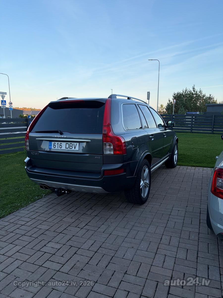 Grey Volvo XC90 2007 in Tallinn, with an engine capacity of 2.40 L and mileage of 388 thousand km for 8750 €, photo 8 on AUTOMOTO.COM.LV