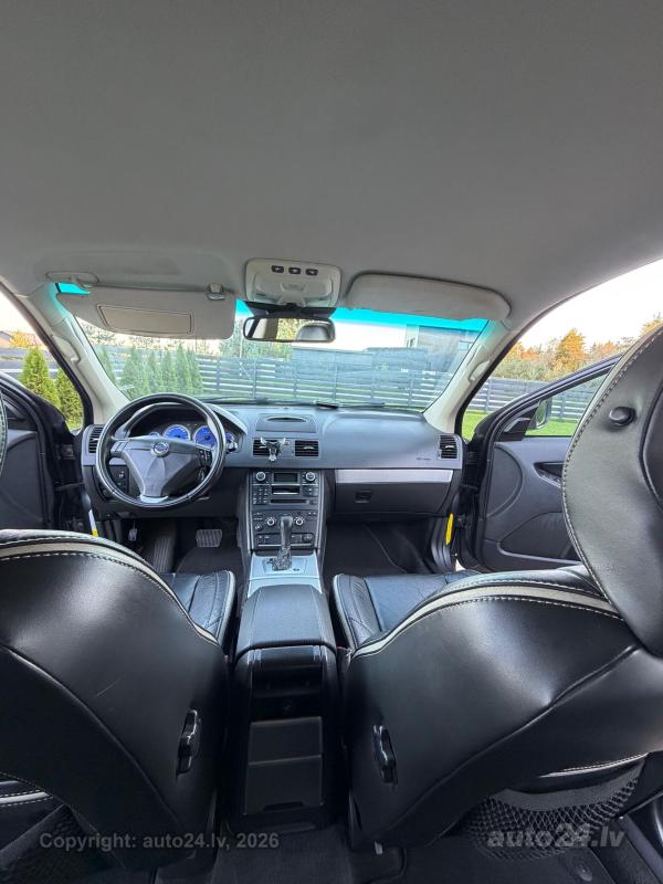Grey Volvo XC90 2007 in Tallinn, with an engine capacity of 2.40 L and mileage of 388 thousand km for 8750 €, photo 9 on AUTOMOTO.COM.LV