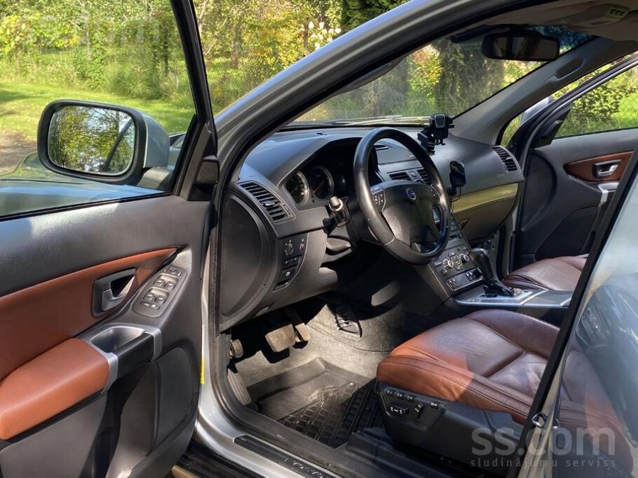 Pelēks Volvo XC90 2007 Rīga, ar dzinēja tilpumu 2.40 L un nobraukumu 298 tūkst. km par 4950 €, foto 18 vietnē AUTOMOTO.COM.LV
