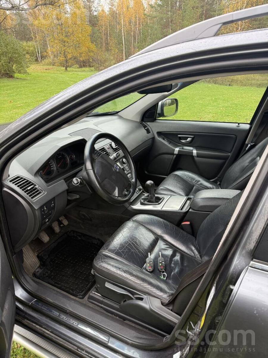 Pelēks Volvo XC90 2007 Valmiera, ar dzinēja tilpumu 2.40 L un nobraukumu 352 tūkst. km par 4950 €, foto 7 vietnē AUTOMOTO.COM.LV