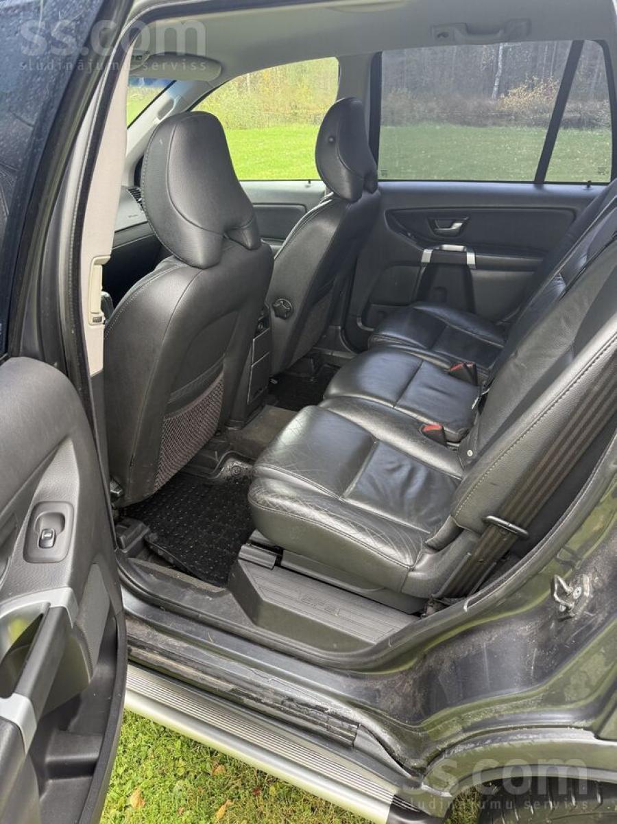 Pelēks Volvo XC90 2007 Valmiera, ar dzinēja tilpumu 2.40 L un nobraukumu 352 tūkst. km par 4950 €, foto 8 vietnē AUTOMOTO.COM.LV