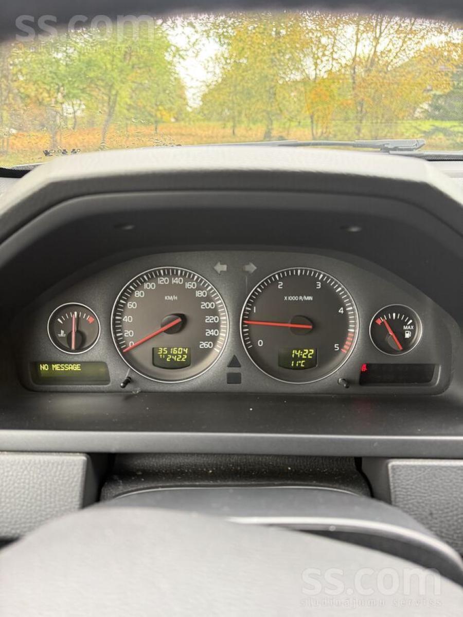 Pelēks Volvo XC90 2007 Valmiera, ar dzinēja tilpumu 2.40 L un nobraukumu 352 tūkst. km par 4950 €, foto 12 vietnē AUTOMOTO.COM.LV