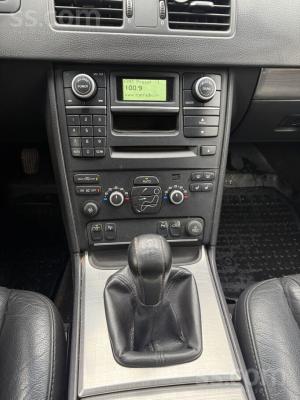 Pelēks Volvo XC90 2007 Valmiera, ar dzinēja tilpumu 2.40 L un nobraukumu 352 tūkst. km par 4950 €, foto 13 vietnē AUTOMOTO.COM.LV
