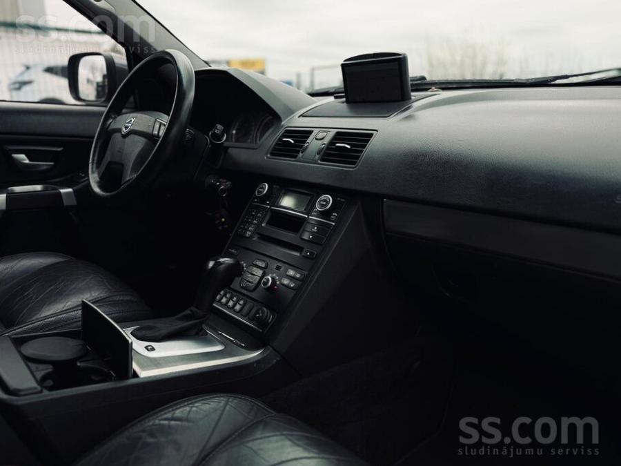 Pelēks Volvo XC90 2008 Cēsis, ar dzinēja tilpumu 2.40 L un nobraukumu 0 tūkst. km par 5990 €, foto 19 vietnē AUTOMOTO.COM.LV