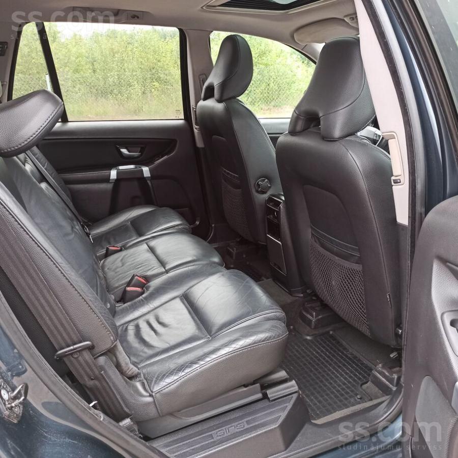 Pelēks Volvo XC90 2008 Daugavpils, ar dzinēja tilpumu 2.40 L un nobraukumu 0 tūkst. km par 23500 €, foto 14 vietnē AUTOMOTO.COM.LV