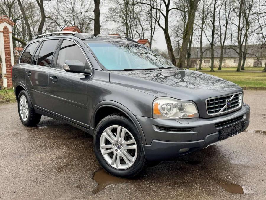 Grey Volvo XC90 2008 in Vilnius, with an engine capacity of 2.40 L and mileage of 298 thousand km for 5200 €, photo 1 on AUTOMOTO.COM.LV
