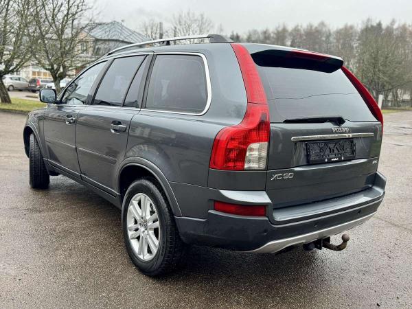 Grey Volvo XC90 2008 in Vilnius, with an engine capacity of 2.40 L and mileage of 298 thousand km for 5200 €, photo 3 on AUTOMOTO.COM.LV