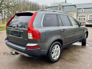 Grey Volvo XC90 2008 in Vilnius, with an engine capacity of 2.40 L and mileage of 298 thousand km for 5200 €, photo 4 on AUTOMOTO.COM.LV