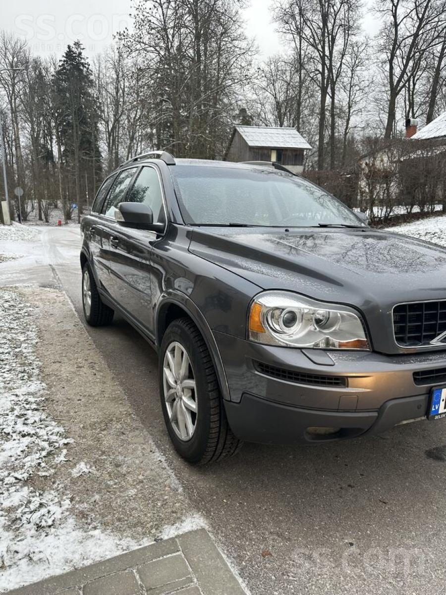 Grey Volvo XC90 2008 in Aluksne, with an engine capacity of 2.40 L and mileage of 319 thousand km for 5100 €, photo 1 on AUTOMOTO.COM.LV