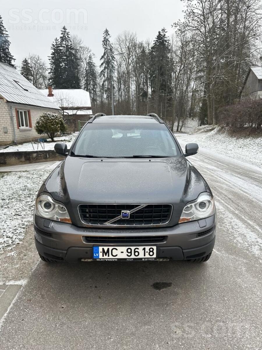 Grey Volvo XC90 2008 in Aluksne, with an engine capacity of 2.40 L and mileage of 319 thousand km for 5100 €, photo 2 on AUTOMOTO.COM.LV