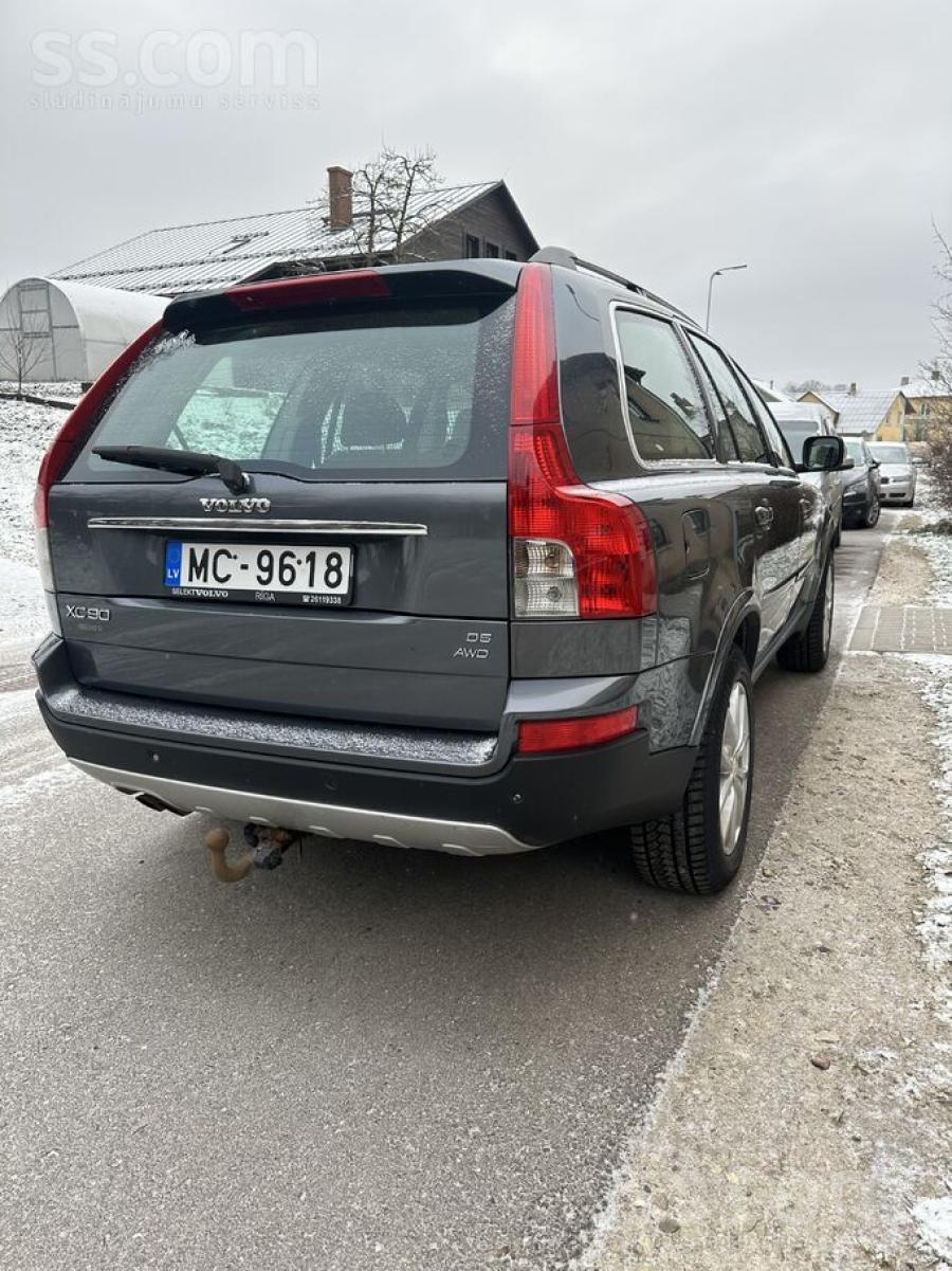 Grey Volvo XC90 2008 in Aluksne, with an engine capacity of 2.40 L and mileage of 319 thousand km for 5100 €, photo 5 on AUTOMOTO.COM.LV