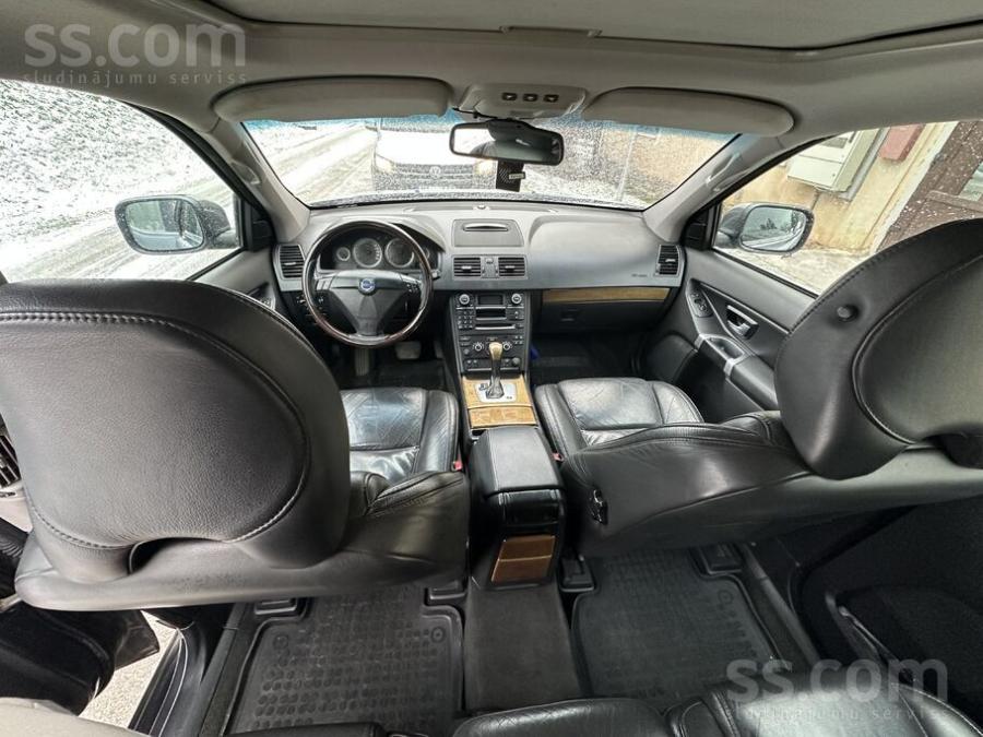 Grey Volvo XC90 2008 in Aluksne, with an engine capacity of 2.40 L and mileage of 319 thousand km for 5100 €, photo 6 on AUTOMOTO.COM.LV