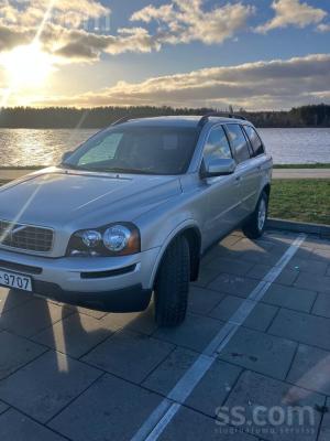Pelēks Volvo XC90 2008 Ogre, ar dzinēja tilpumu 2.40 L un nobraukumu 384 tūkst. km par 5500 €, foto  vietnē AUTOMOTO.COM.LV