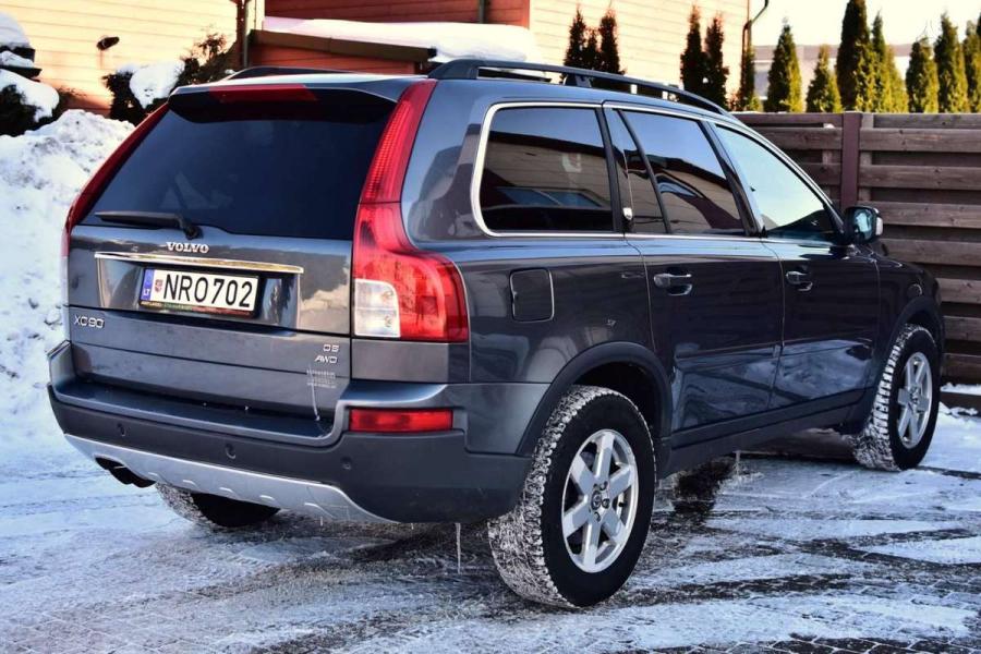 Pelēks Volvo XC90 2008 Kretinga, ar dzinēja tilpumu 2.40 L un nobraukumu 295 tūkst. km par 5900 €, foto 4 vietnē AUTOMOTO.COM.LV
