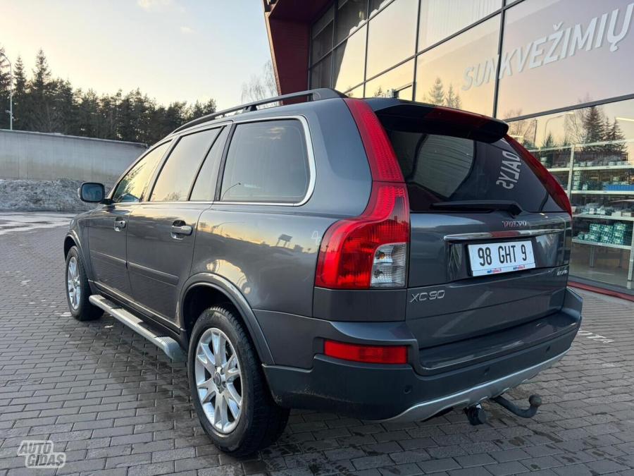 Grey Volvo XC90 2008 in Utena, with an engine capacity of 2.40 L and mileage of 344 thousand km for 6550 €, photo 5 on AUTOMOTO.COM.LV