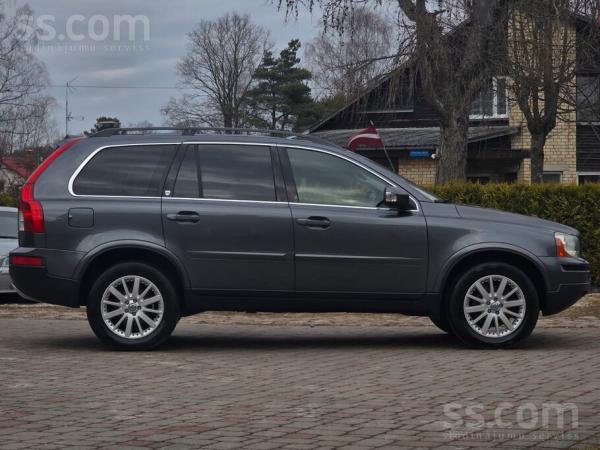 Pelēks Volvo XC90 2008 Rīga, ar dzinēja tilpumu 2.40 L un nobraukumu 0 tūkst. km par 7950 €, foto 6 vietnē AUTOMOTO.COM.LV