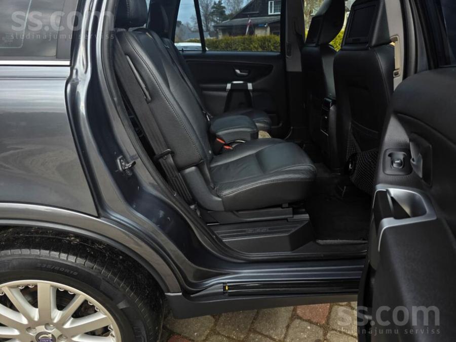 Pelēks Volvo XC90 2008 Rīga, ar dzinēja tilpumu 2.40 L un nobraukumu 0 tūkst. km par 7950 €, foto 16 vietnē AUTOMOTO.COM.LV