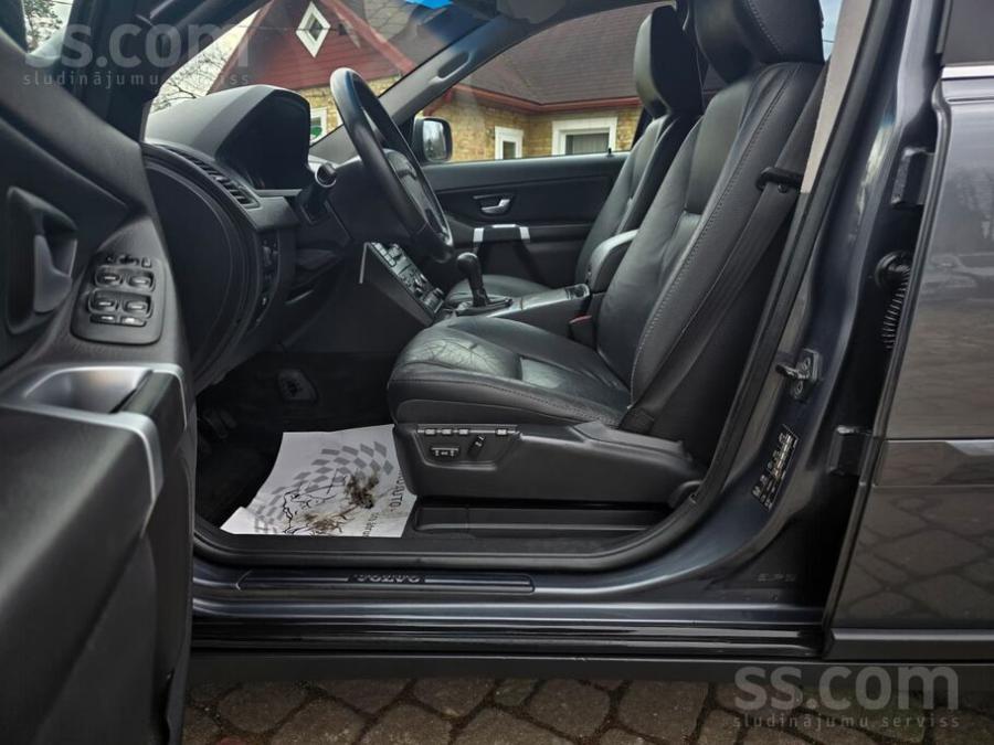 Pelēks Volvo XC90 2008 Rīga, ar dzinēja tilpumu 2.40 L un nobraukumu 0 tūkst. km par 7950 €, foto 28 vietnē AUTOMOTO.COM.LV