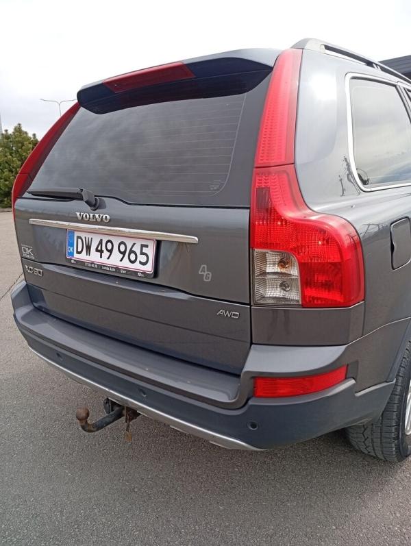 Grey Volvo XC90 2008 in Vilnius, with an engine capacity of 2.40 L and mileage of 328 thousand km for 6200 €, photo 10 on AUTOMOTO.COM.LV