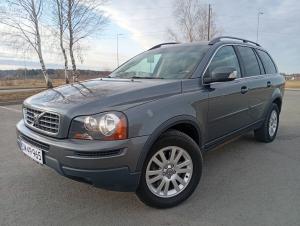 Pelēks Volvo XC90 2008 Viļņa, ar dzinēja tilpumu 2.40 L un nobraukumu 328 tūkst. km par 6200 €, foto  vietnē AUTOMOTO.COM.LV
