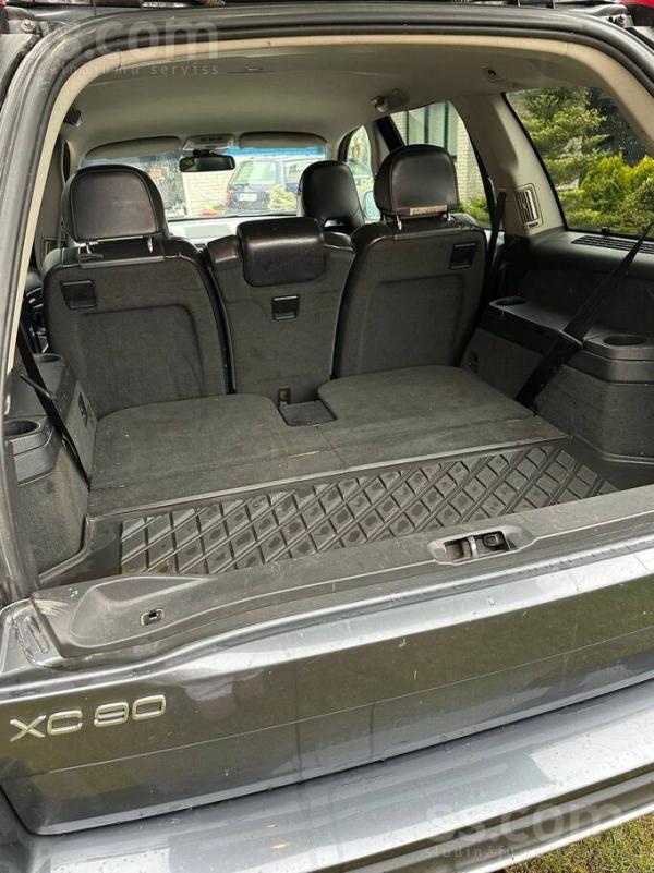 Pelēks Volvo XC90 2008 Rīga, ar dzinēja tilpumu 2.40 L un nobraukumu 395 tūkst. km par 5000 €, foto 5 vietnē AUTOMOTO.COM.LV