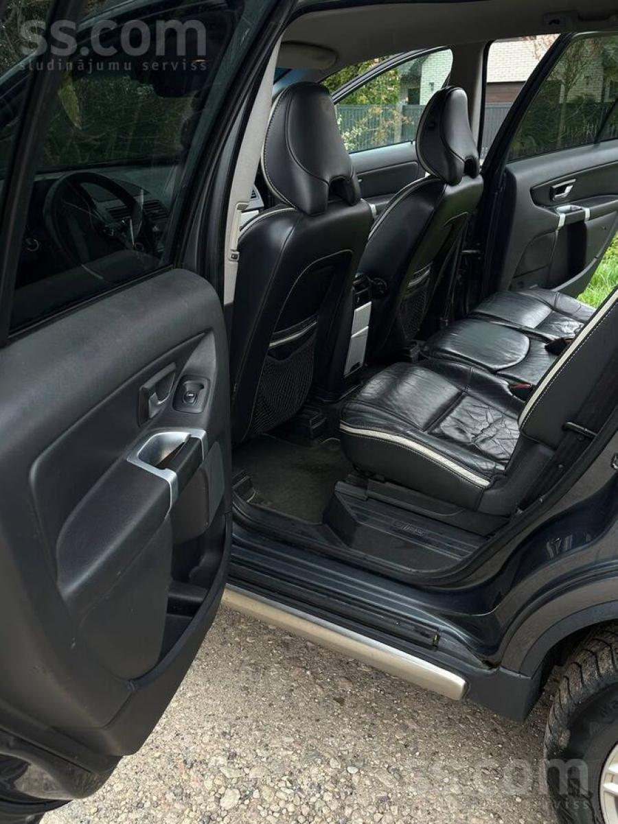 Pelēks Volvo XC90 2008 Rīga, ar dzinēja tilpumu 2.40 L un nobraukumu 395 tūkst. km par 5000 €, foto 8 vietnē AUTOMOTO.COM.LV