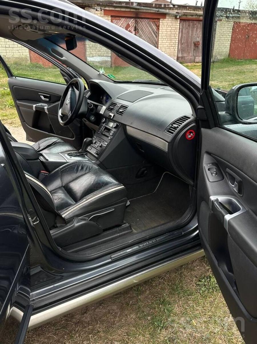 Pelēks Volvo XC90 2008 Rīga, ar dzinēja tilpumu 2.40 L un nobraukumu 395 tūkst. km par 5000 €, foto 12 vietnē AUTOMOTO.COM.LV