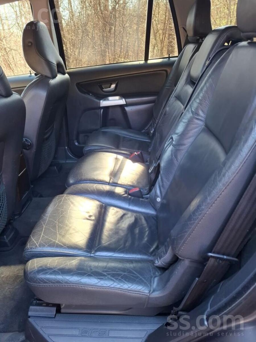 Pelēks Volvo XC90 2008 Rīga, ar dzinēja tilpumu 2.40 L un nobraukumu 263 tūkst. km par 4400 €, foto 12 vietnē AUTOMOTO.COM.LV