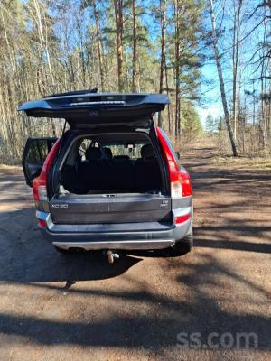 Pelēks Volvo XC90 2008 Rīga, ar dzinēja tilpumu 2.40 L un nobraukumu 263 tūkst. km par 4400 €, foto 14 vietnē AUTOMOTO.COM.LV