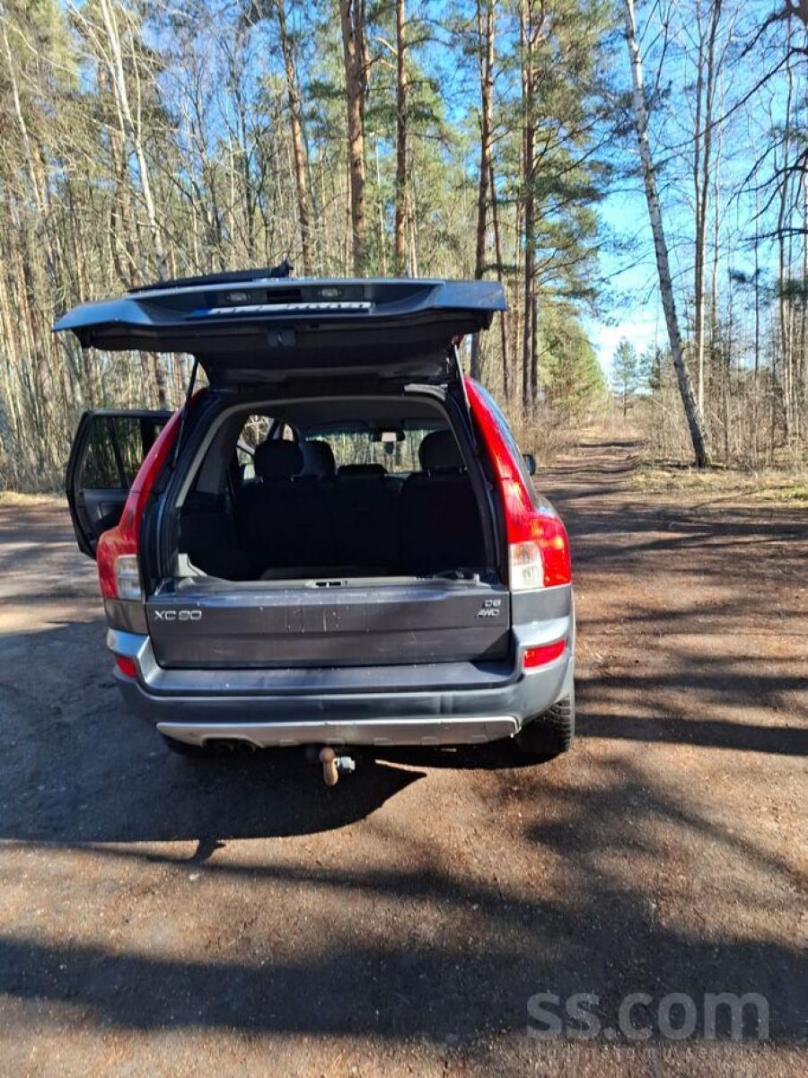 Pelēks Volvo XC90 2008 Rīga, ar dzinēja tilpumu 2.40 L un nobraukumu 263 tūkst. km par 4400 €, foto 14 vietnē AUTOMOTO.COM.LV