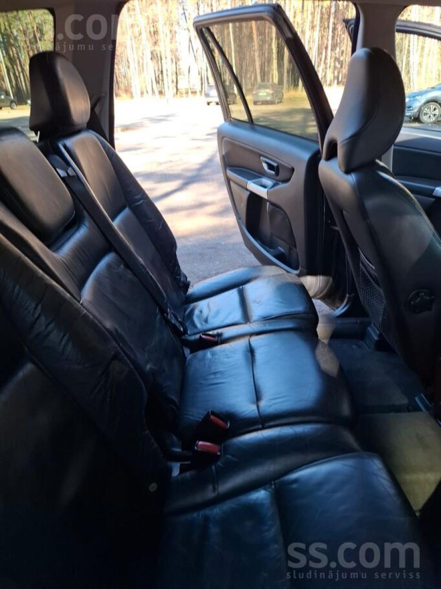 Pelēks Volvo XC90 2008 Rīga, ar dzinēja tilpumu 2.40 L un nobraukumu 263 tūkst. km par 4400 €, foto 18 vietnē AUTOMOTO.COM.LV