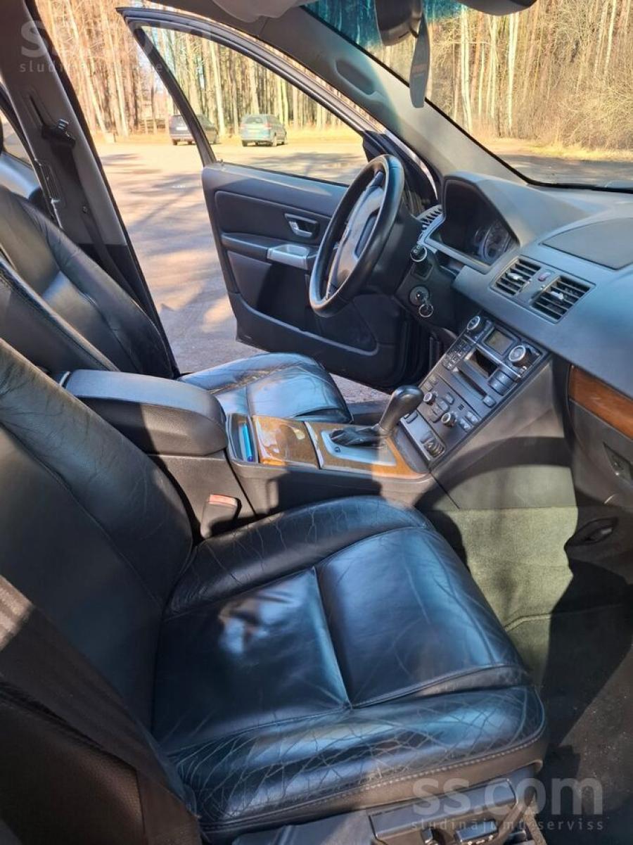 Pelēks Volvo XC90 2008 Rīga, ar dzinēja tilpumu 2.40 L un nobraukumu 263 tūkst. km par 4400 €, foto 26 vietnē AUTOMOTO.COM.LV