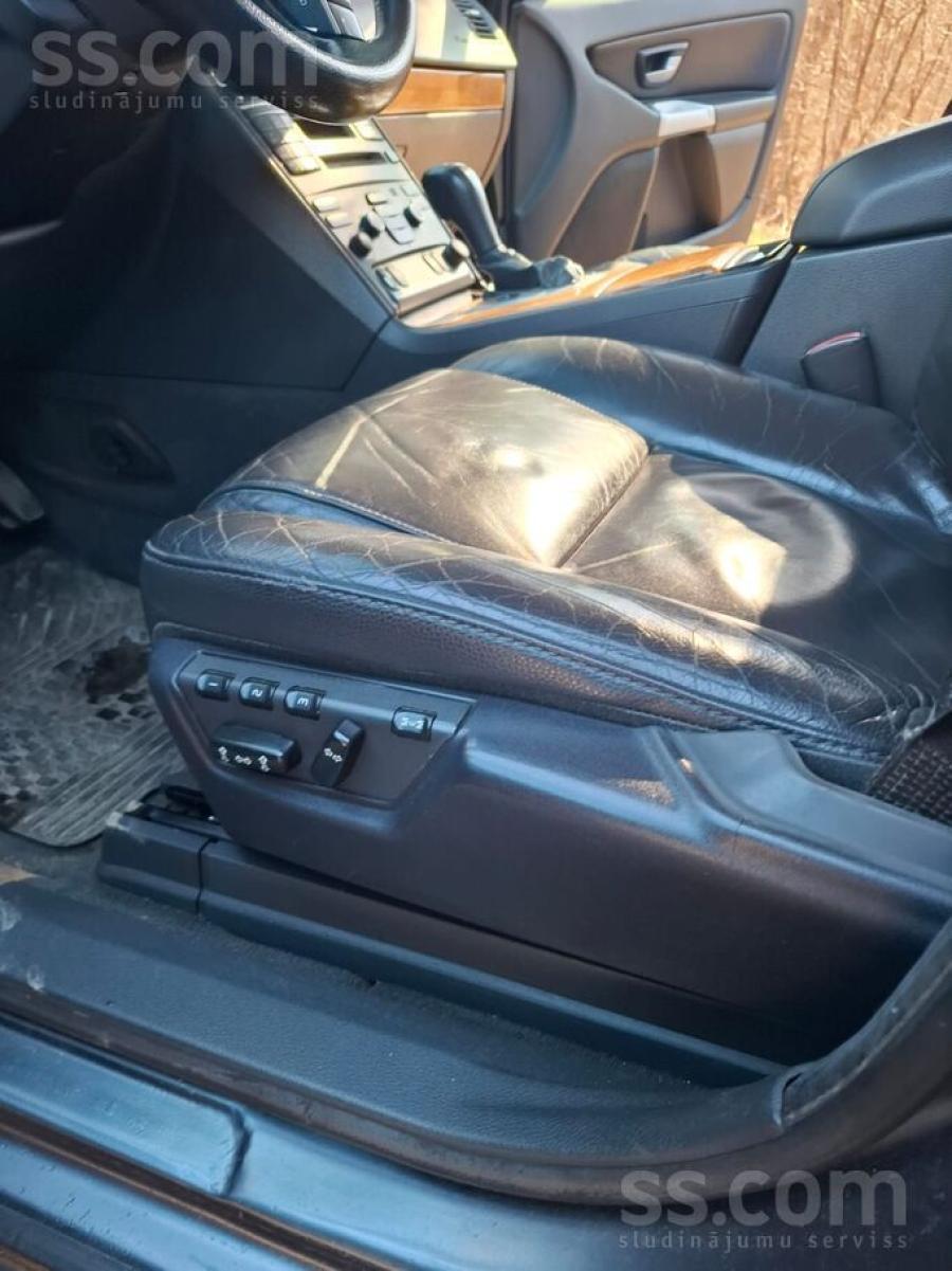 Pelēks Volvo XC90 2008 Rīga, ar dzinēja tilpumu 2.40 L un nobraukumu 263 tūkst. km par 4400 €, foto 27 vietnē AUTOMOTO.COM.LV