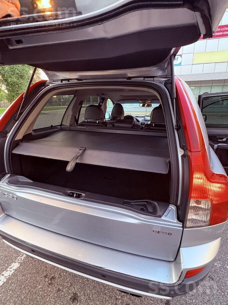 Pelēks Volvo XC90 2008 Rīga, ar dzinēja tilpumu 2.40 L un nobraukumu 2 tūkst. km par 5500 €, foto 6 vietnē AUTOMOTO.COM.LV