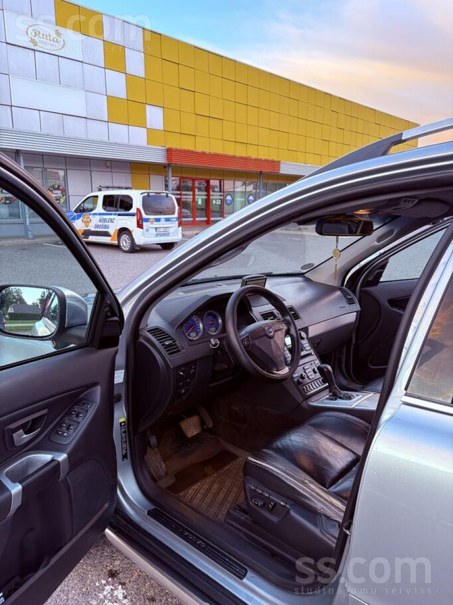 Pelēks Volvo XC90 2008 Rīga, ar dzinēja tilpumu 2.40 L un nobraukumu 2 tūkst. km par 5500 €, foto 10 vietnē AUTOMOTO.COM.LV
