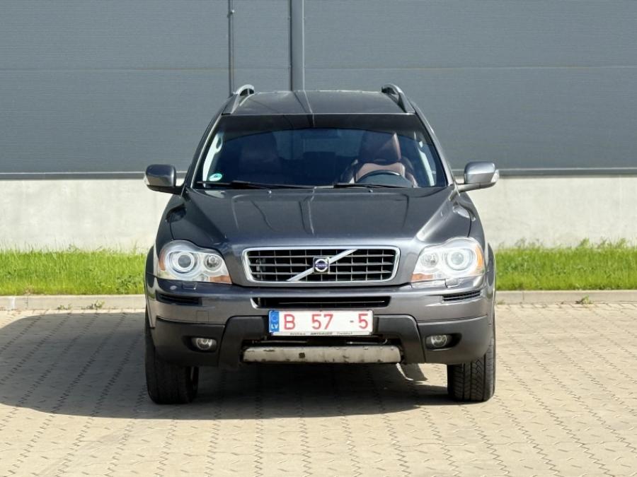 Grey Volvo XC90 2008 in Riga, with an engine capacity of 2.40 L and mileage of 241 thousand km for 7200 €, photo 4 on AUTOMOTO.COM.LV