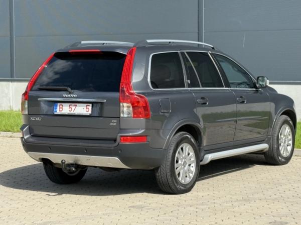 Grey Volvo XC90 2008 in Riga, with an engine capacity of 2.40 L and mileage of 241 thousand km for 7200 €, photo 4 on AUTOMOTO.COM.LV